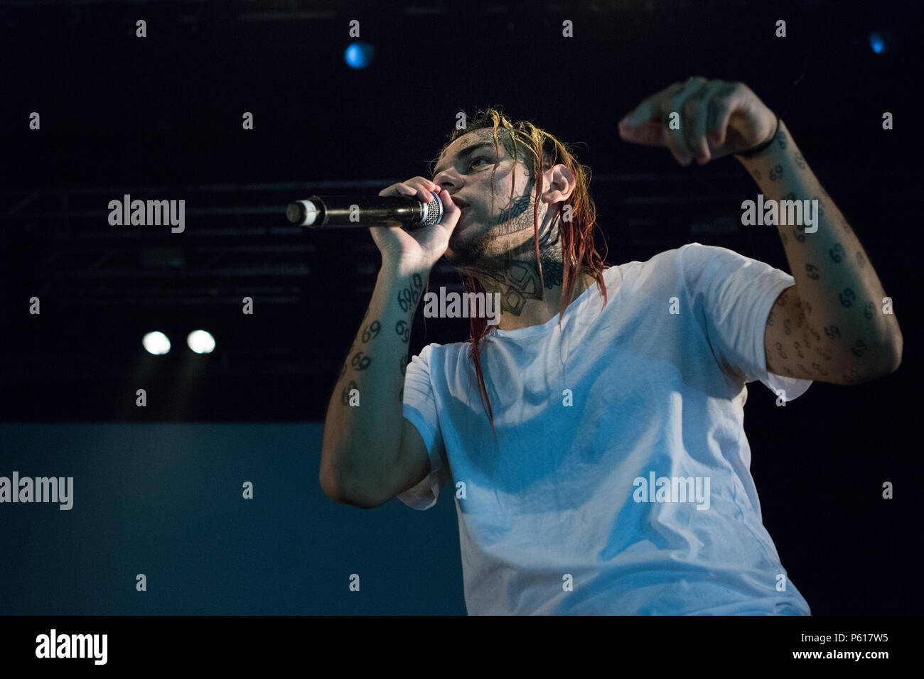 Tekashi 6ix9ine hi-res stock photography and images - Alamy
