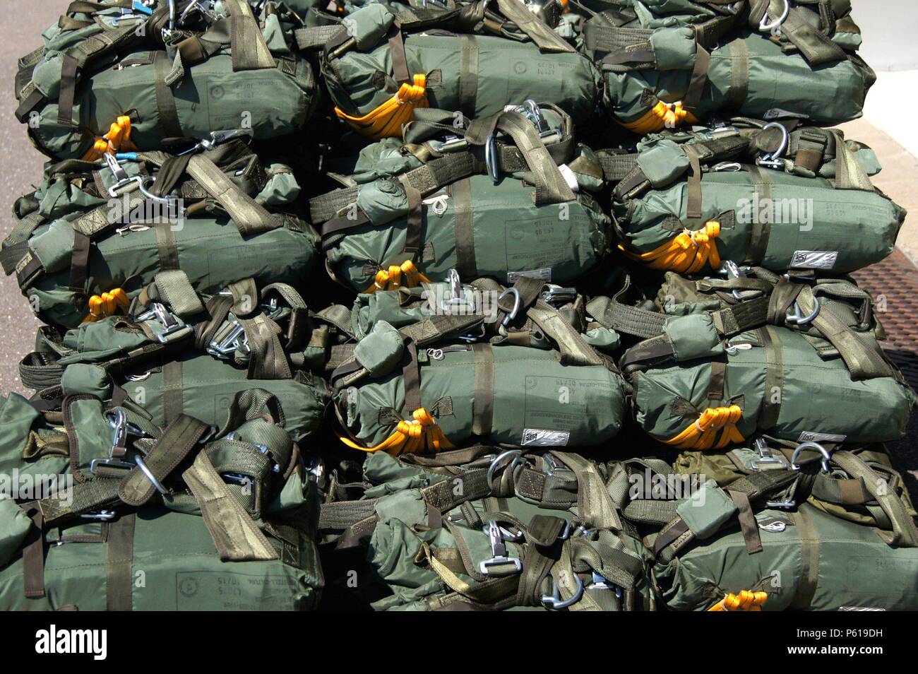 Leaping parachutes t10 hi-res stock photography and images - Alamy