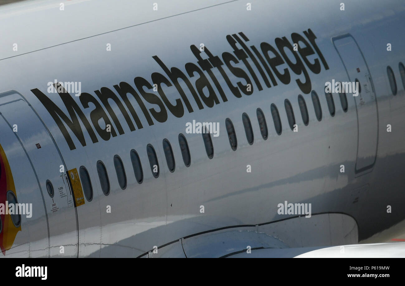 Sports Team Airplane High Resolution Stock Photography and Images - Alamy