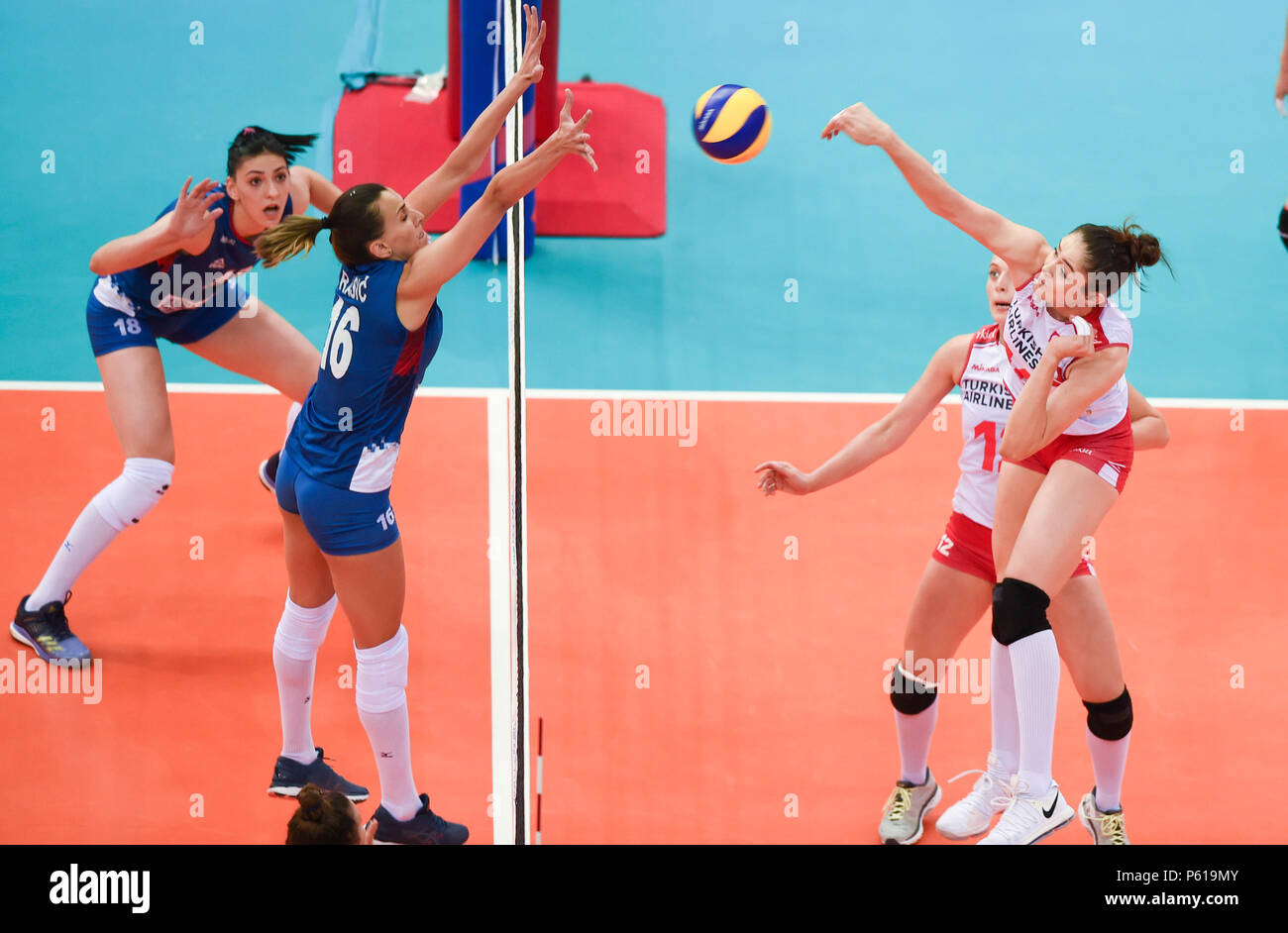 Nanjing, China's Jiangsu Province. 28th June, 2018. Zehra Gunes (1st R ...