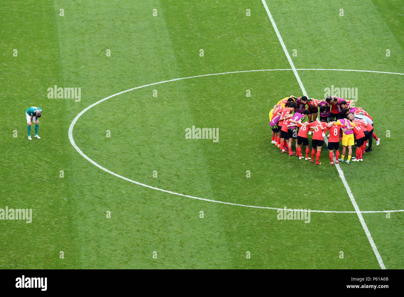 Ina circle hi-res stock photography and images - Alamy