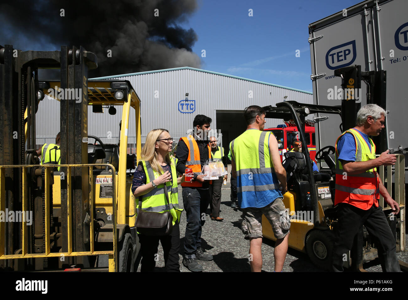 Rochdale, Lancashire, UK. 28th June, 2018. Large clouds of smoke behind ...
