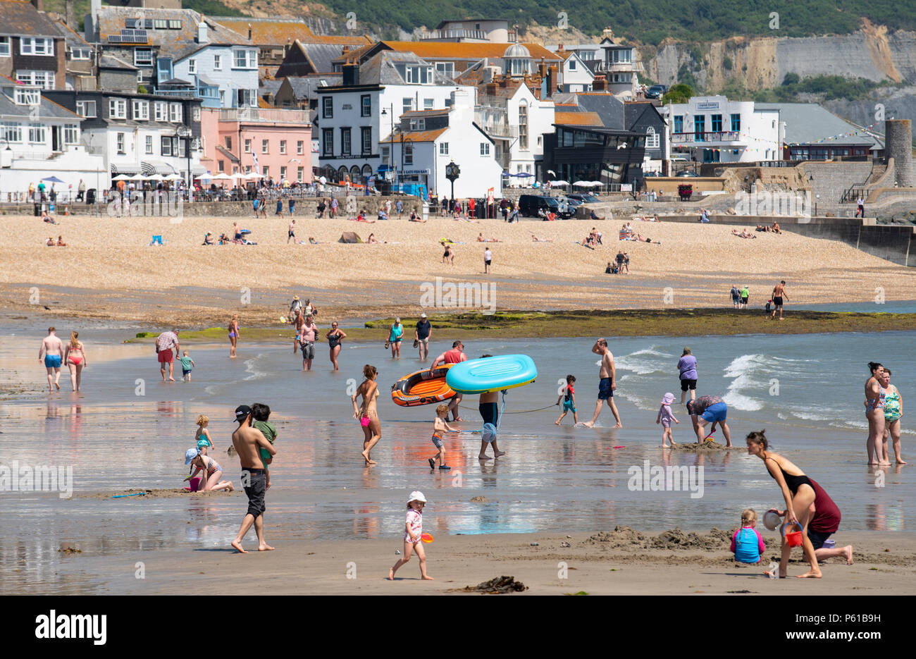 Lyme Regis, Dorset, Uk. 28th June 2018. UK Weather: Sunseekers flock to ...