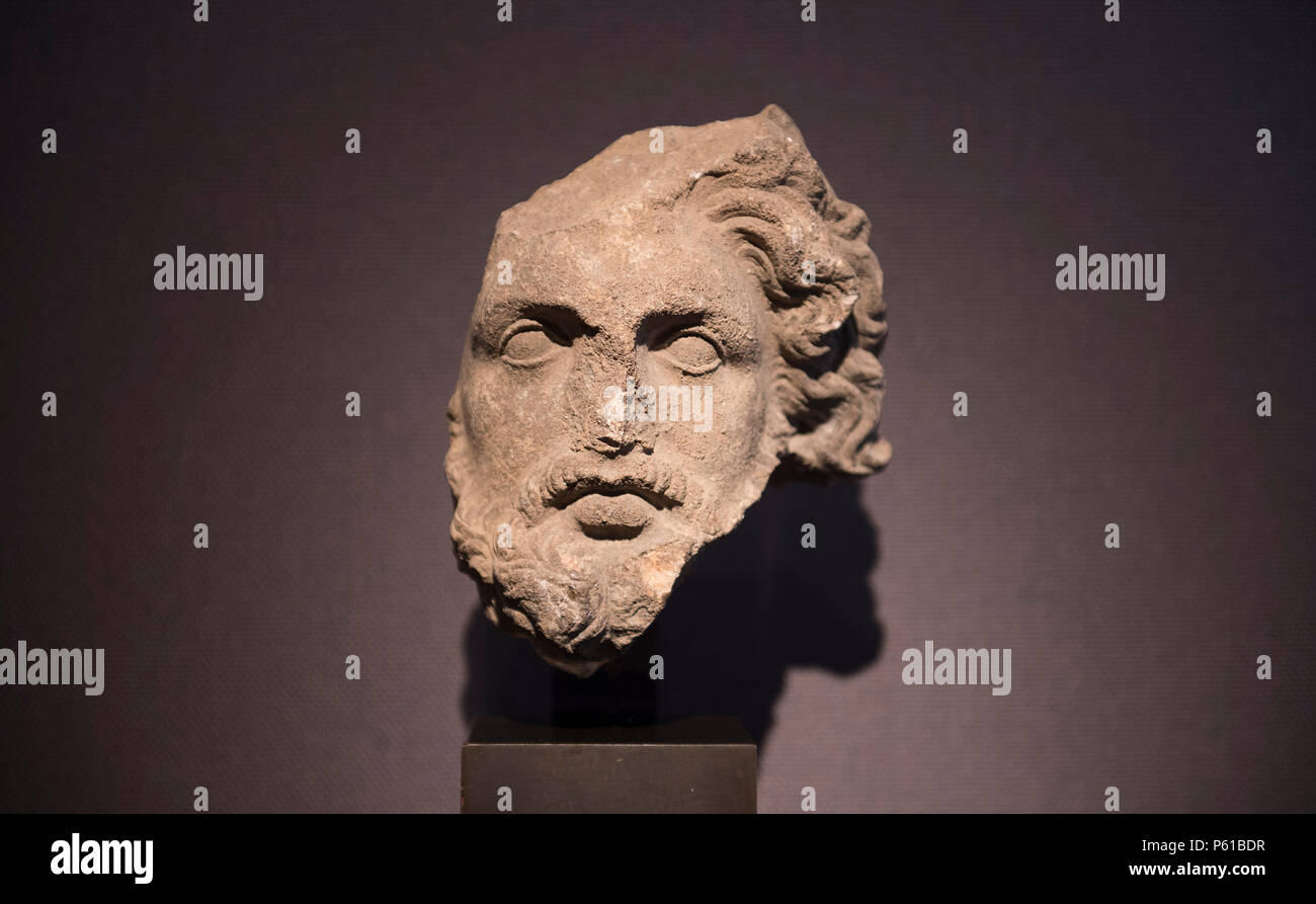 Early hellenistic head of zeus hi-res stock photography and images - Alamy