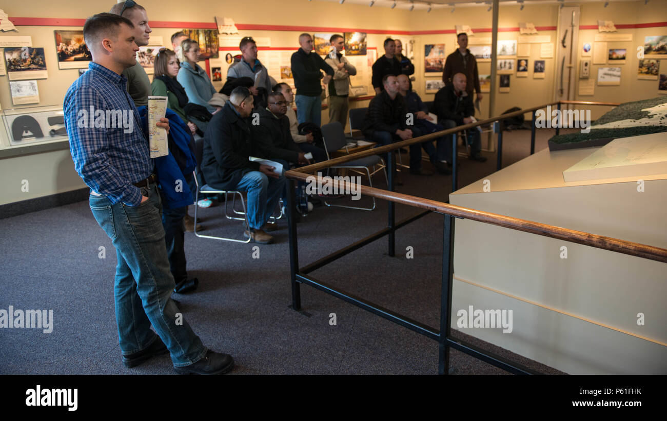 Marines with the Expeditionary Warfare School battle site study group ...