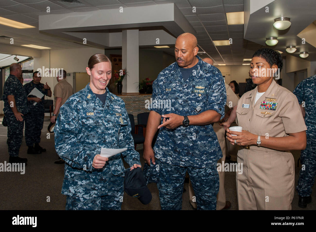 160408-N-YW024-064 PEARL HARBOR (April 8, 2016) Senior Chief Navy ...