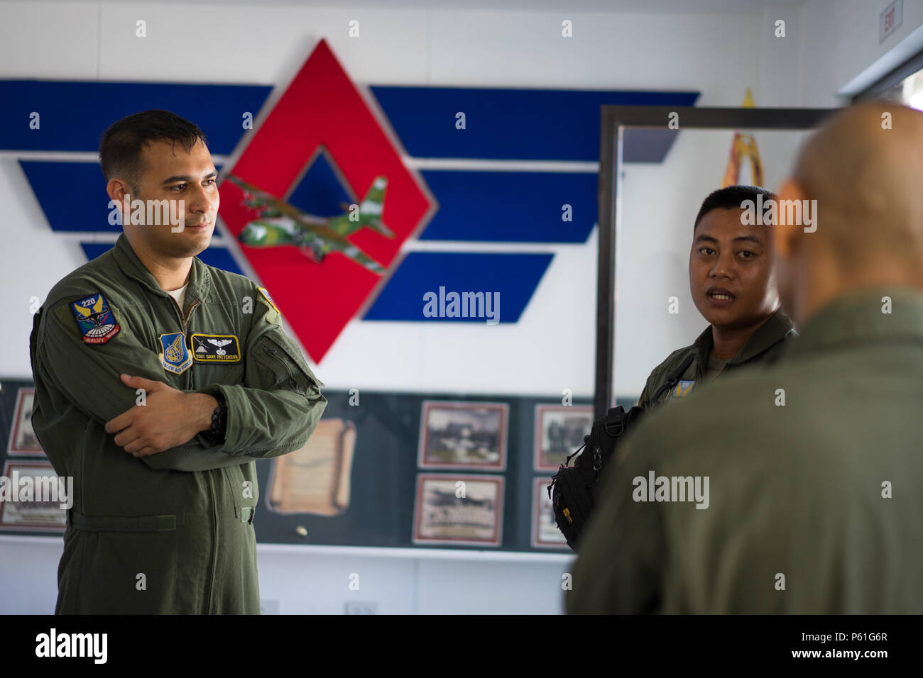 220th airlift wing hi-res stock photography and images - Alamy