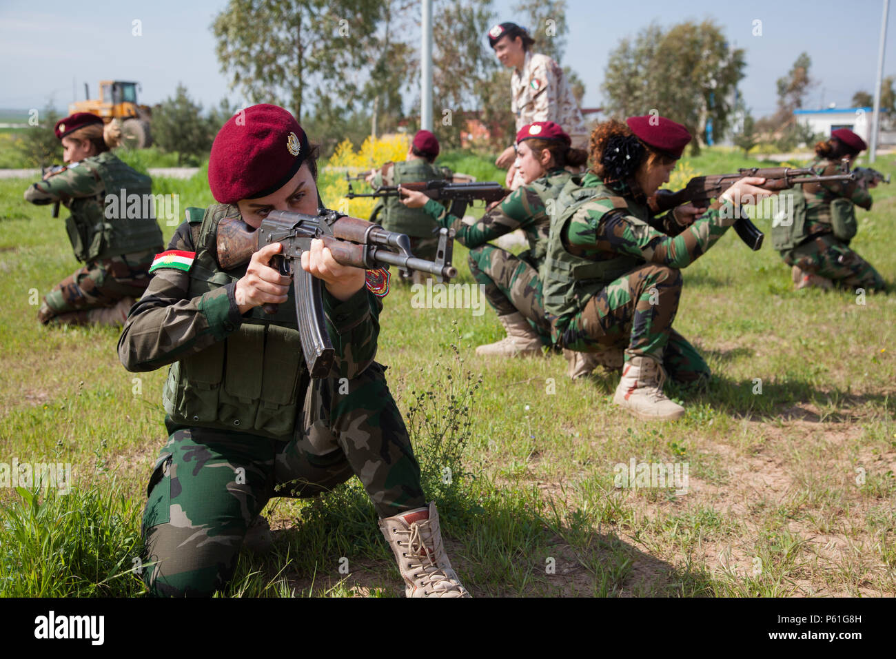 Female italian soldiers in formation hi-res stock photography and ...