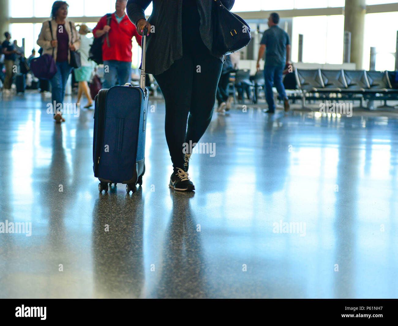 Pulling hand luggage hi-res stock photography and images - Alamy