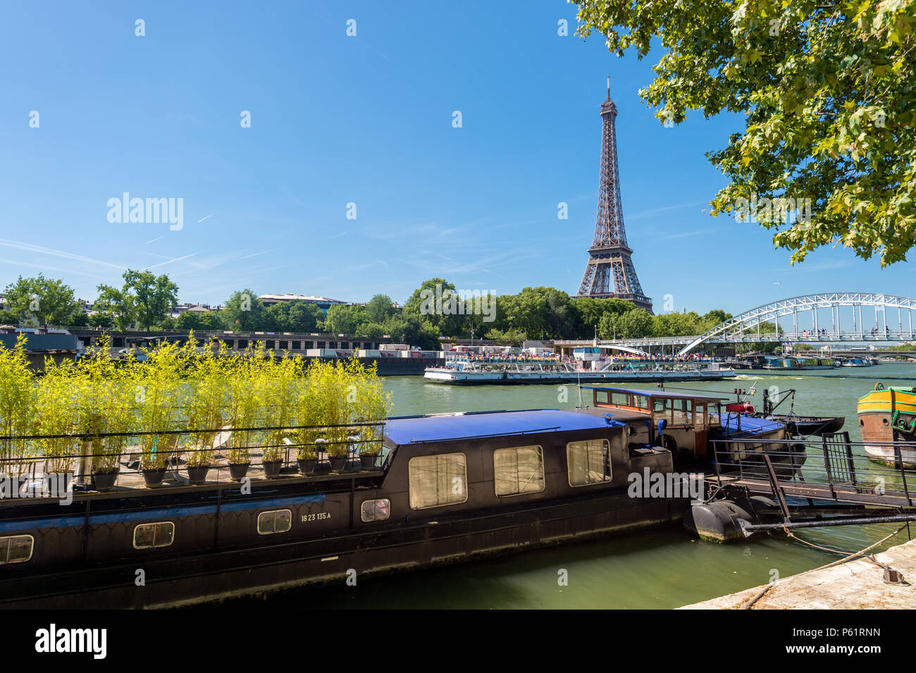 Tour barge hi-res stock photography and images - Alamy