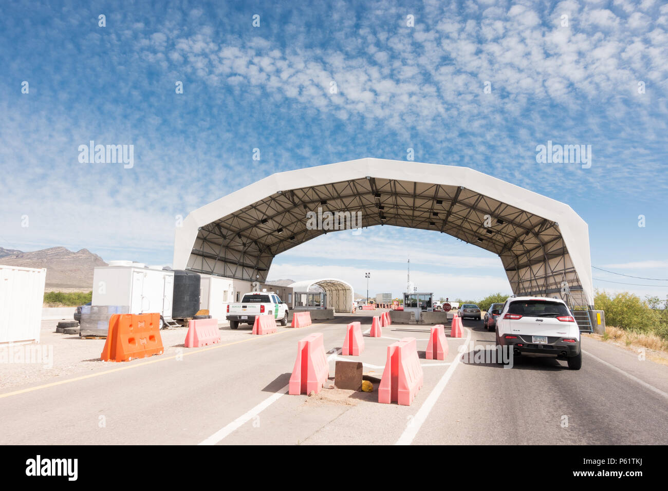Cars approaching border patrol checkpoint along the Highway 90 in ...