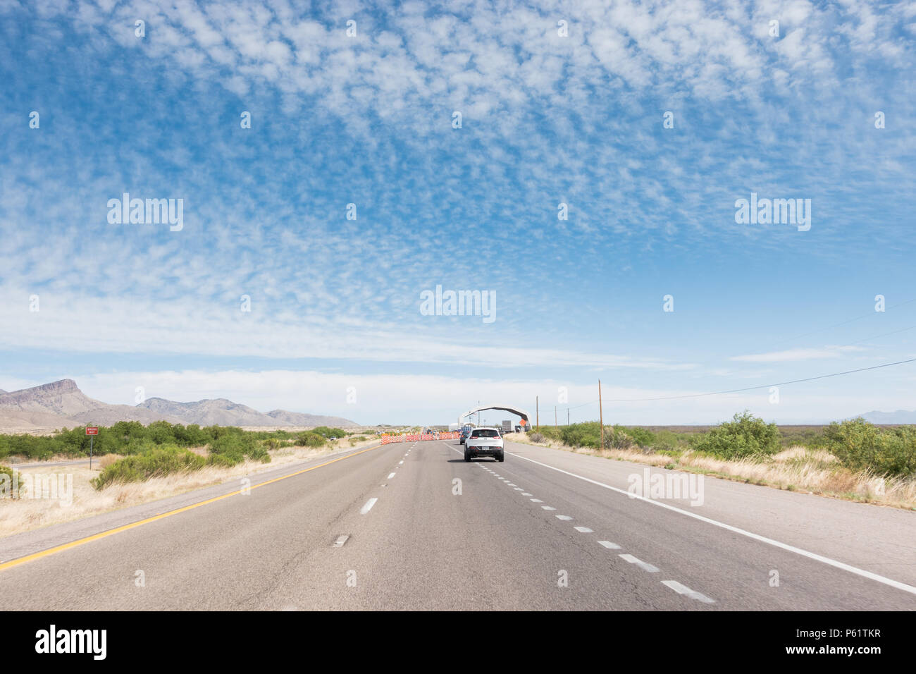 Cars approaching border patrol checkpoint along the Highway 90 in ...