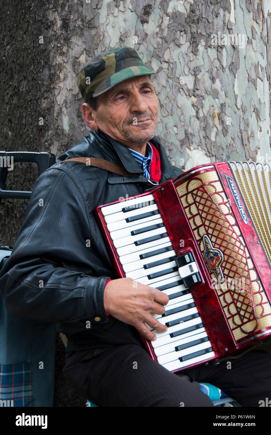 Busker keyboard hi-res stock photography and images - Alamy