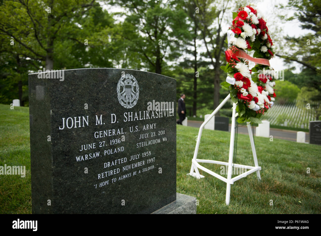 The wreath sits next to the gravesite of Gen. John Shalikashvili in ...