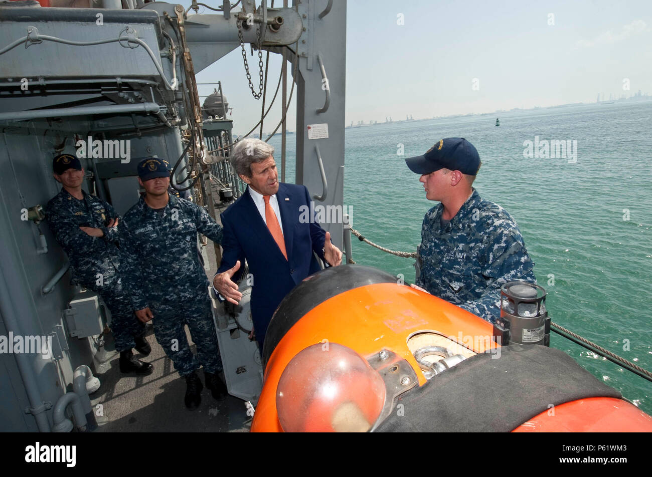 Uss devastator mcm 6 hi-res stock photography and images - Alamy