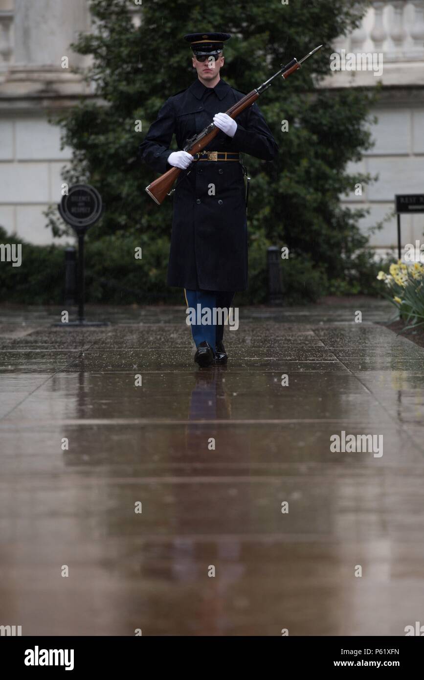 The Tomb Sentinels of 4th Battilion, 3d U.S. Infantry Regiment (The Old ...
