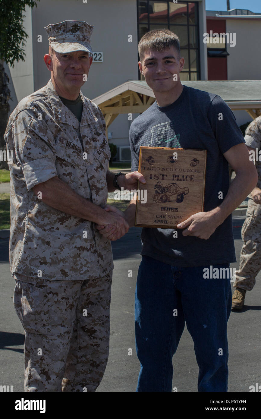 MARINE CORPS BASE CAMP PENDLETON, Calif. – Lt. Gen. David Berger, I ...