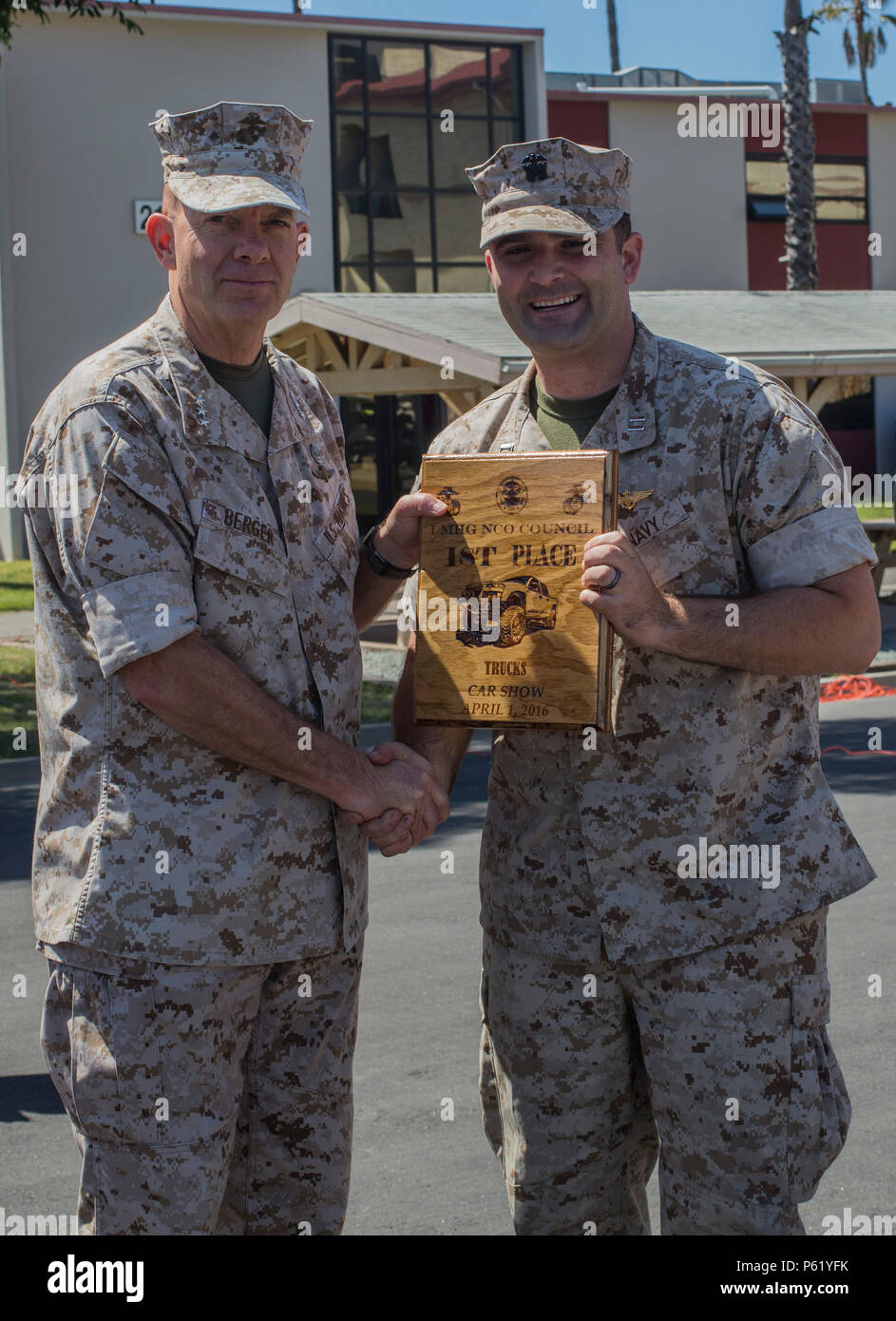 MARINE CORPS BASE CAMP PENDLETON, Calif. – Lt. Gen. David Berger, I ...