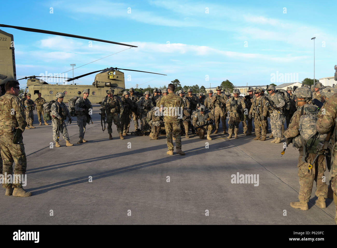 Soldiers 2nd battalion 327th infantry hi-res stock photography and ...