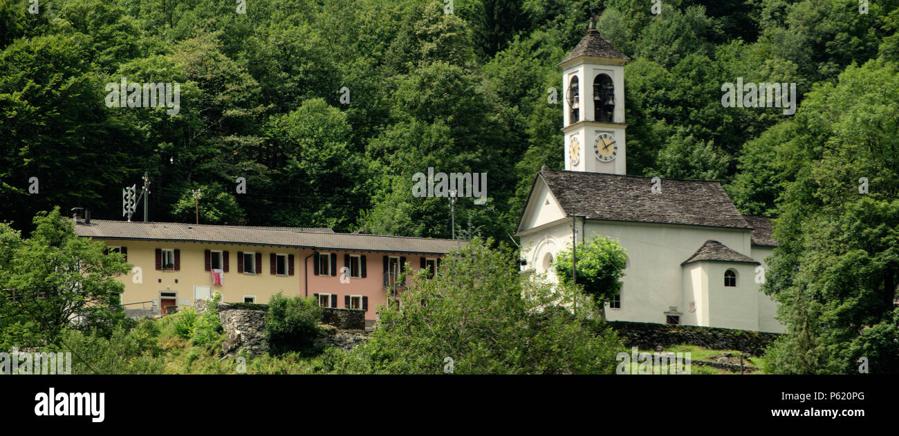 Hillside settlement in the woods of the Valle Versasca, Ticino Stock ...