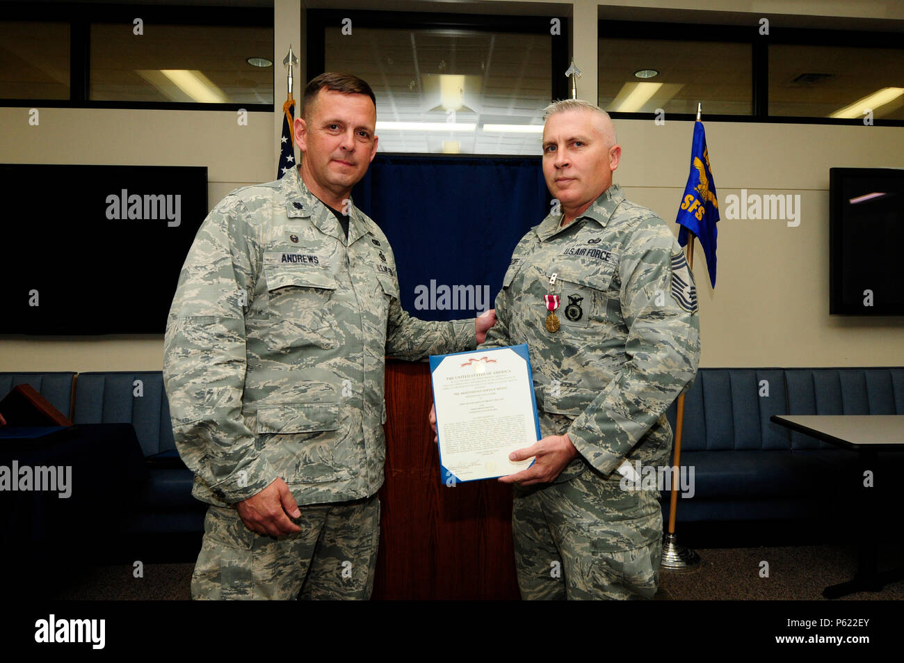 Left wing higher than right hi-res stock photography and images - Alamy