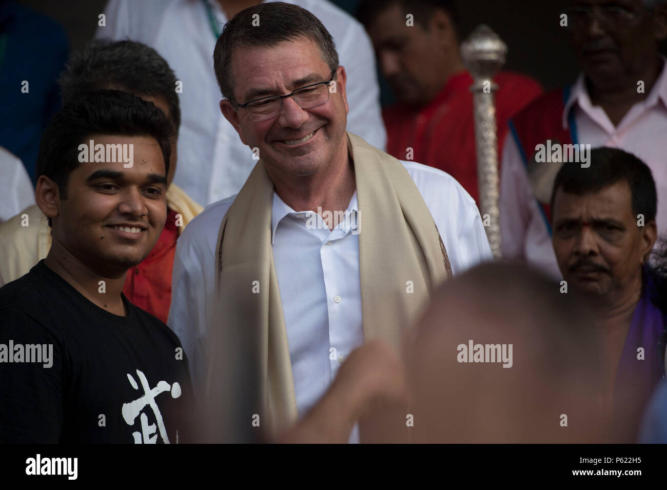 Secretary of Defense Ash Carter poses for a photo with a local Indian ...
