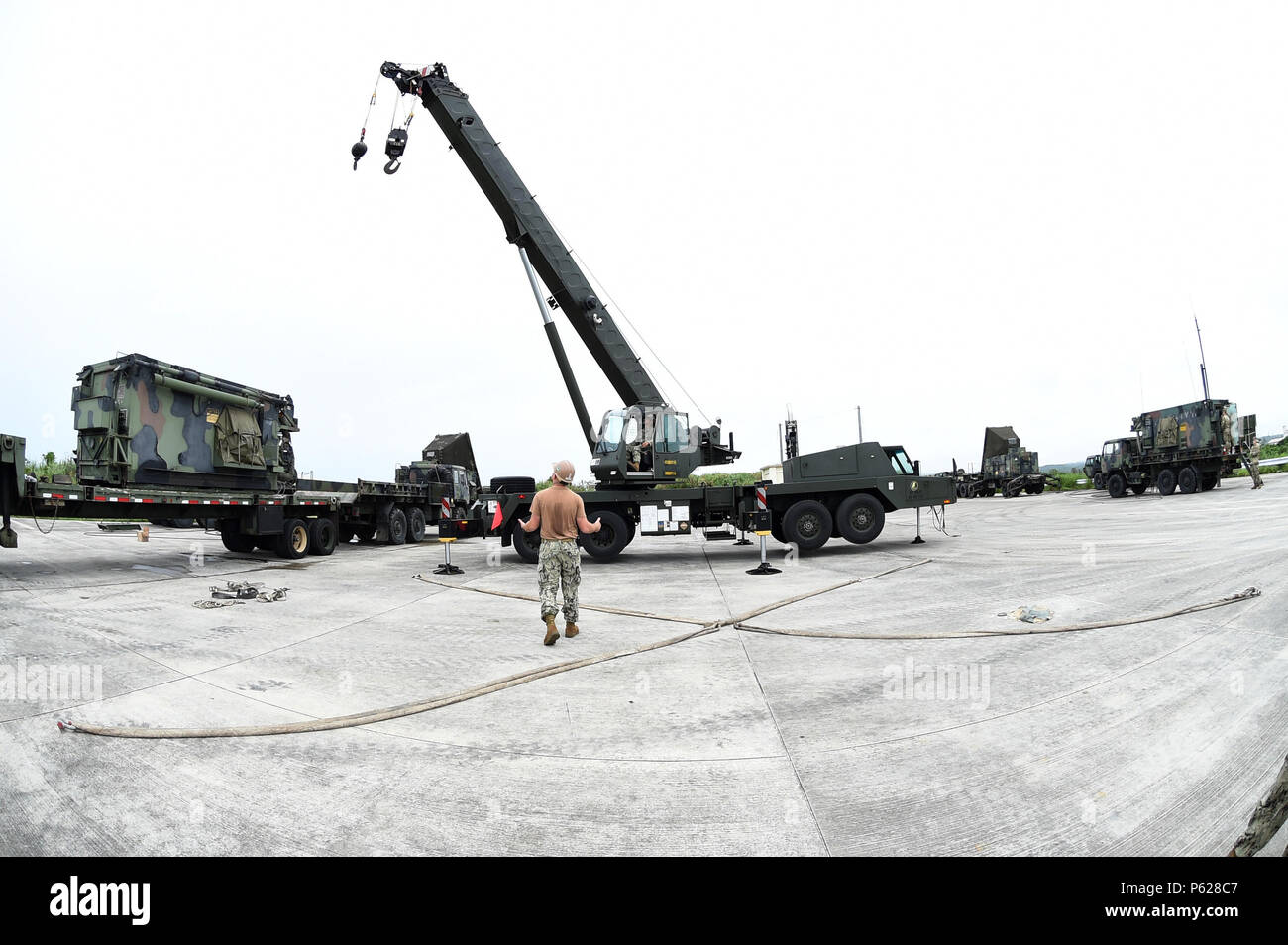 Signalman at crane hi-res stock photography and images - Alamy