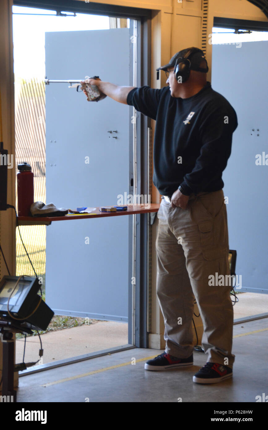 Sgt. 1st Class James Henderson, U.S. Army Marksmanship Unit, aims ...