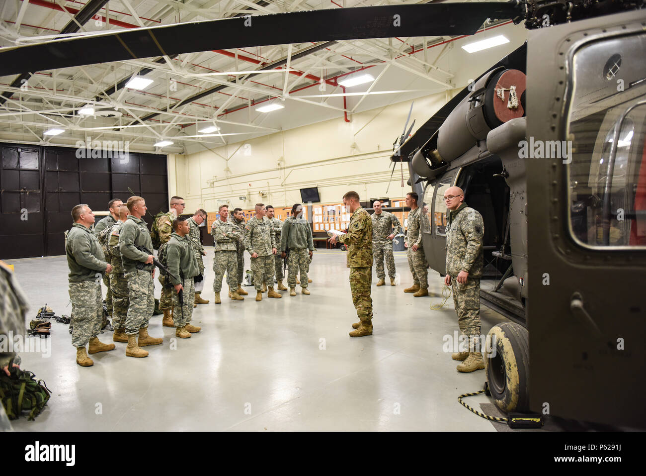 Aircrews from the U.S. Army Reserve's 8-229th AHB conduct Air Assault ...