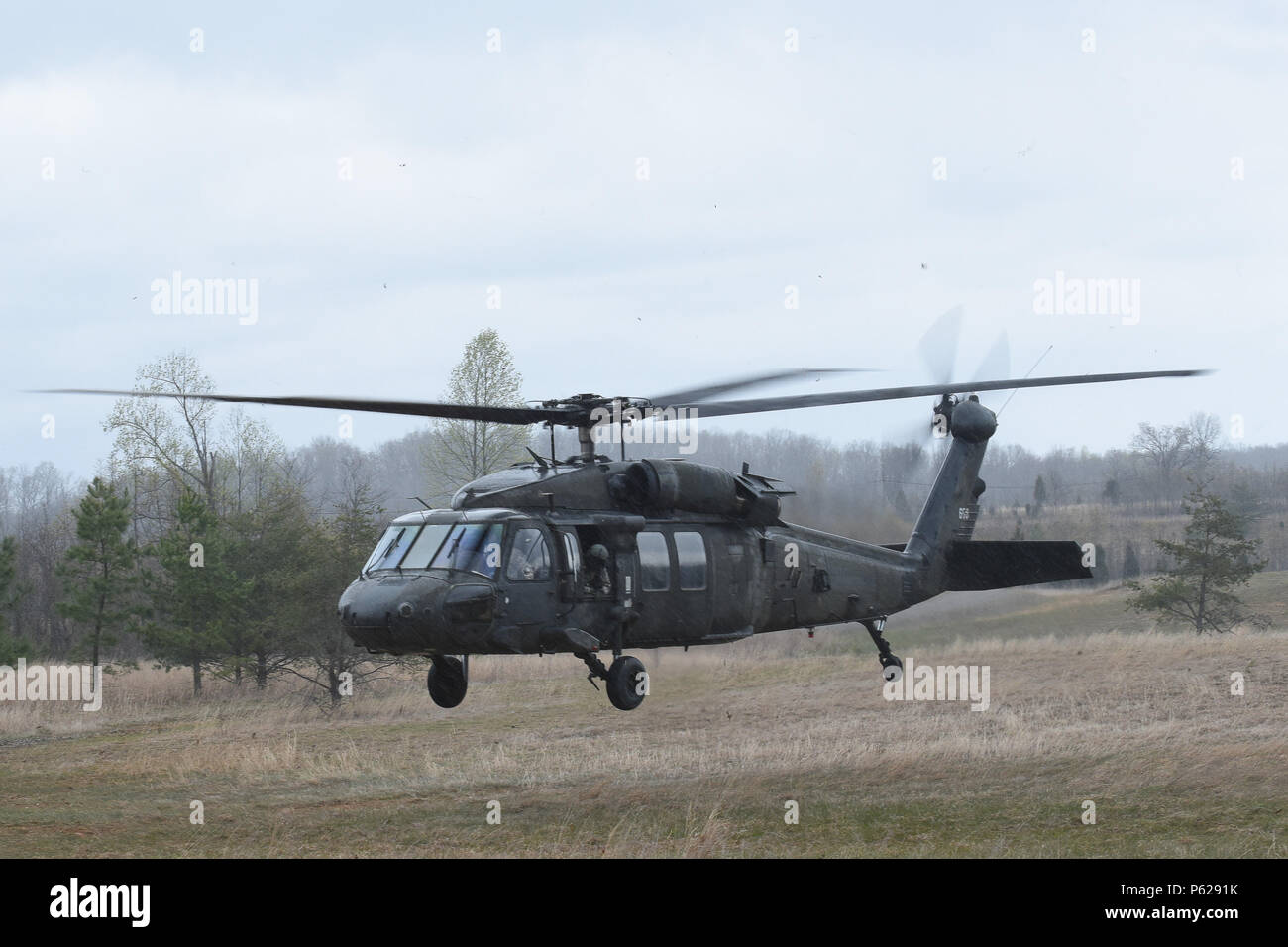 Aircrews from the U.S. Army Reserve's 8-229th AHB conduct Air Assault ...