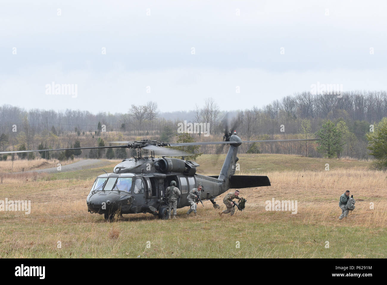 Aircrews from the U.S. Army Reserve's 8-229th AHB conduct Air Assault ...