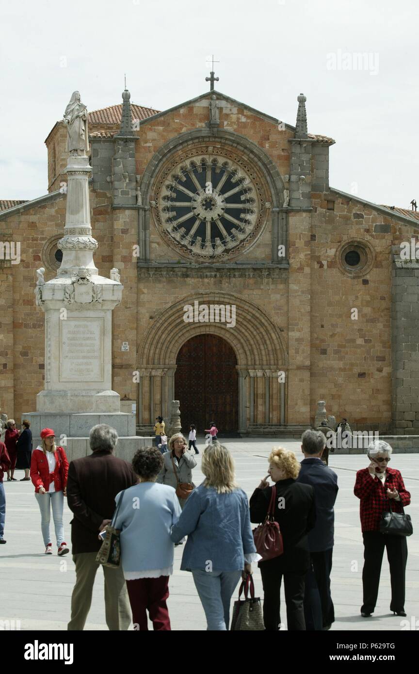 IGLESIA DE SAN PEDRO. FACHADA Stock Photo - Alamy
