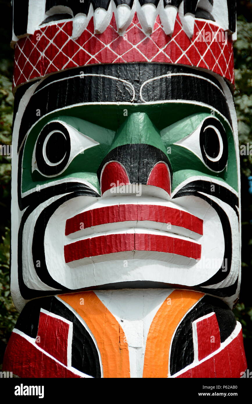 Bc indigenous totem pole hi-res stock photography and images - Alamy