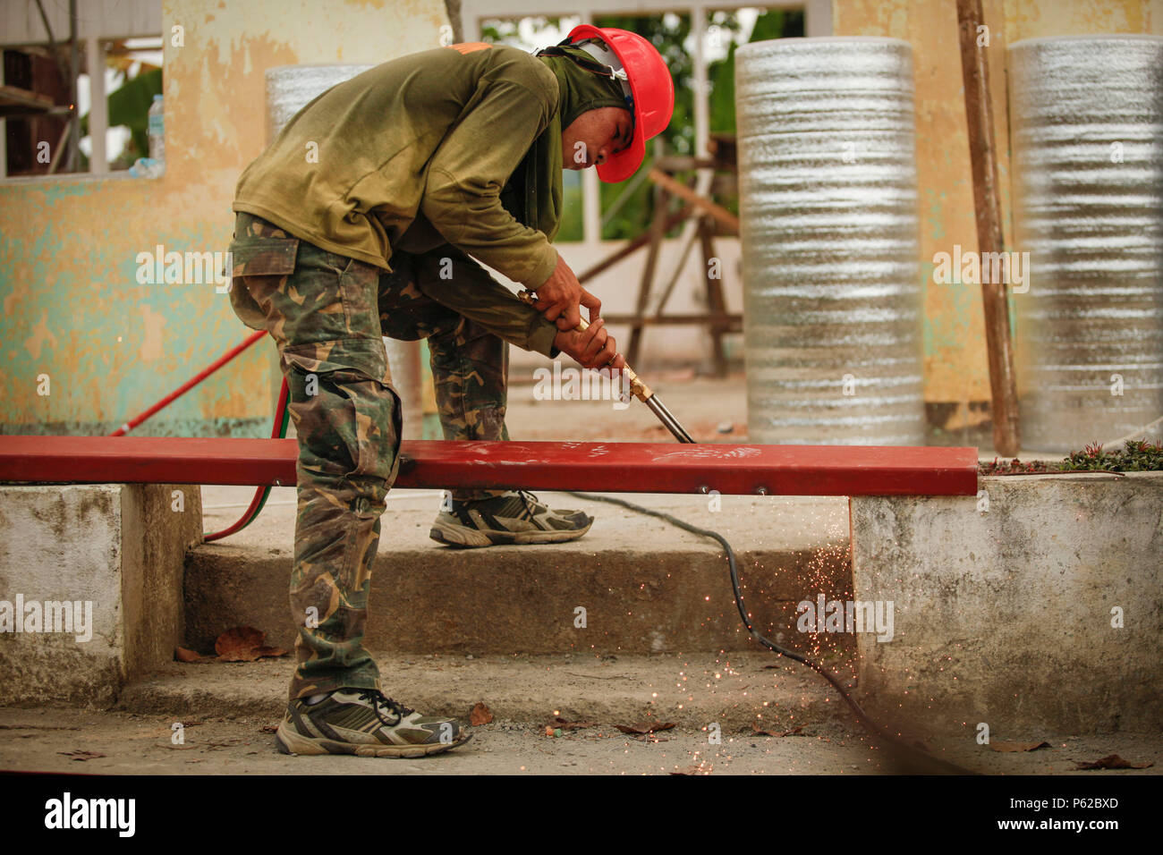 Philippine army soldier Pvt. Odelon Forteza Jr., engineer, assigned to ...