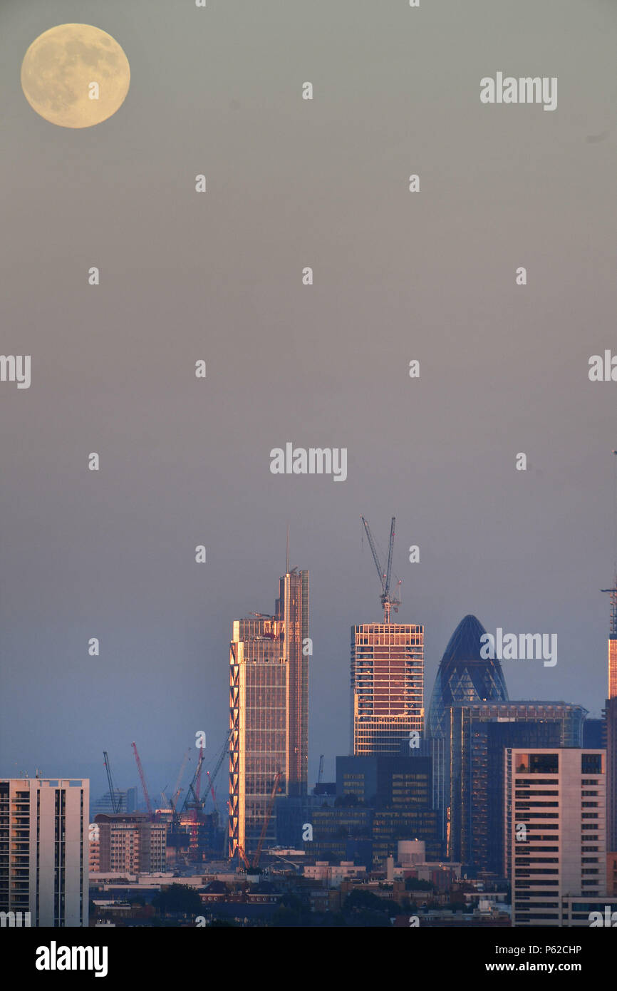 Moon parliament hill london hi-res stock photography and images - Alamy