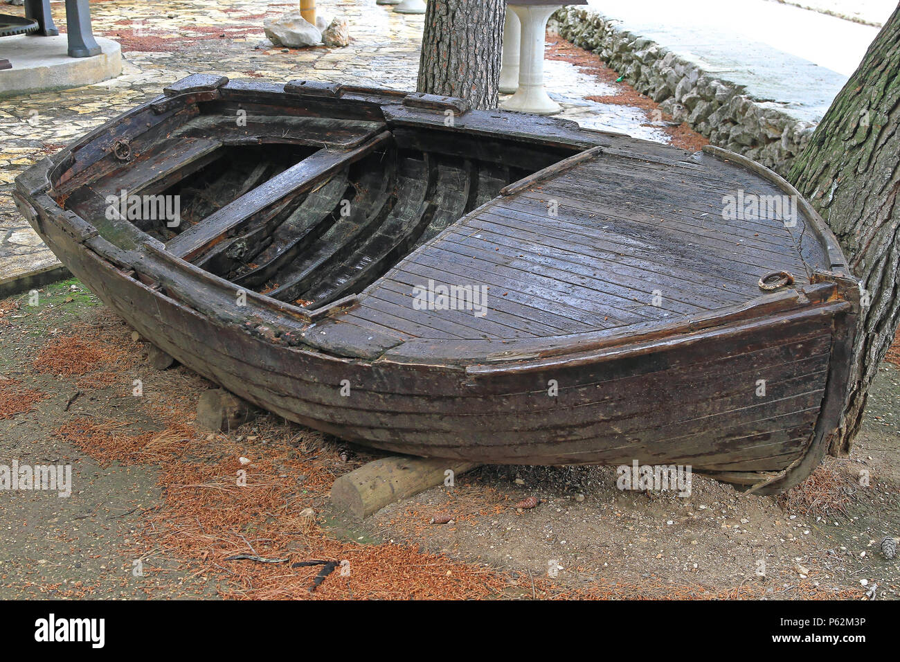 Wooden boat wreck hi-res stock photography and images - Alamy