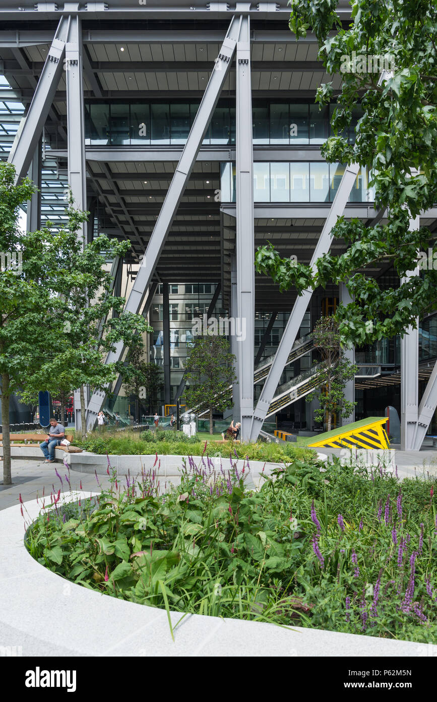 Leadenhall building london entrance hi-res stock photography and images ...