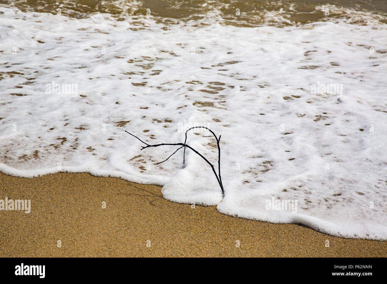 Foam wave at Lamai Beach in Koh Samui Stock Photo - Alamy