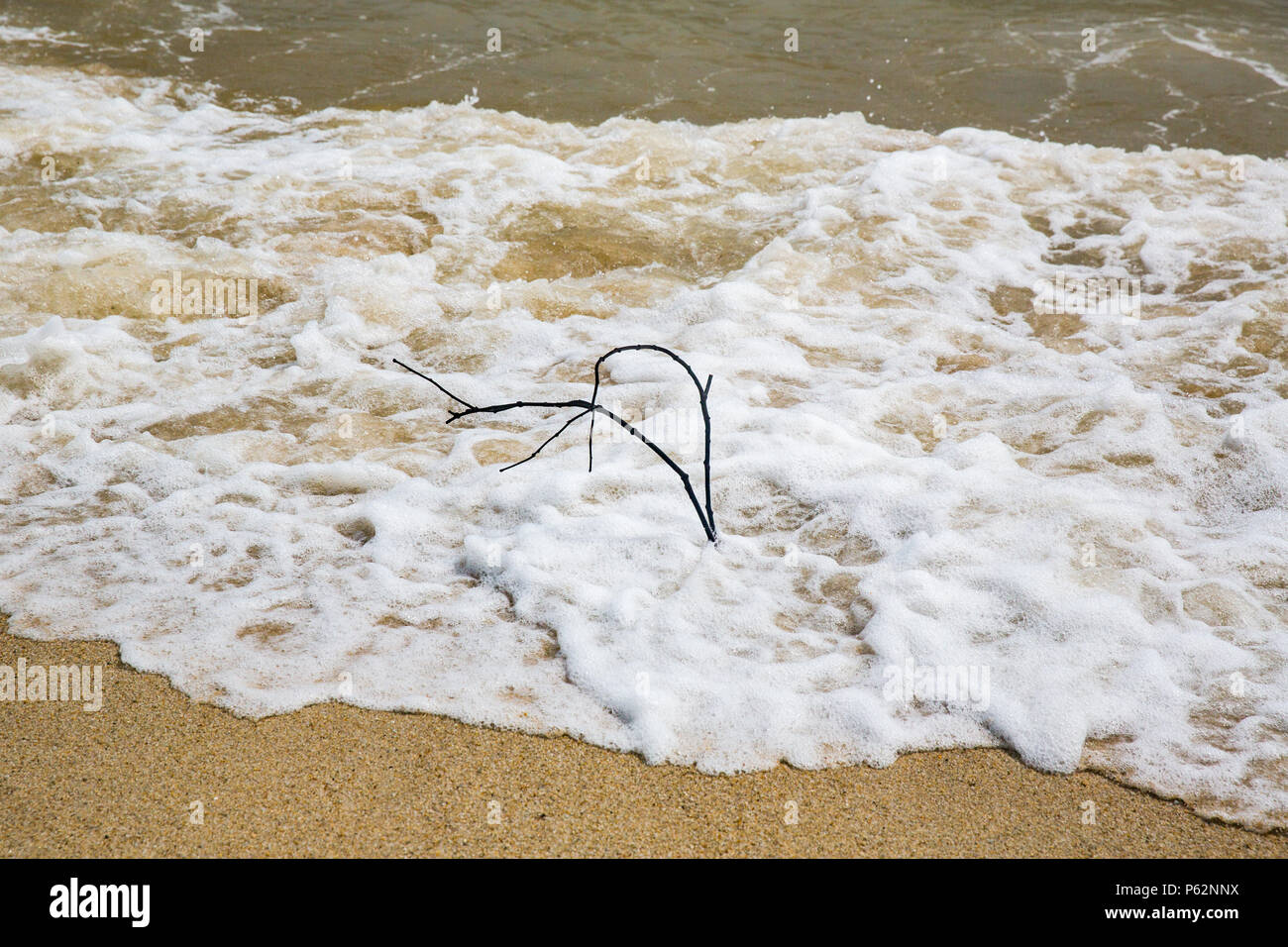 Foam wave at Lamai Beach in Koh Samui Stock Photo - Alamy