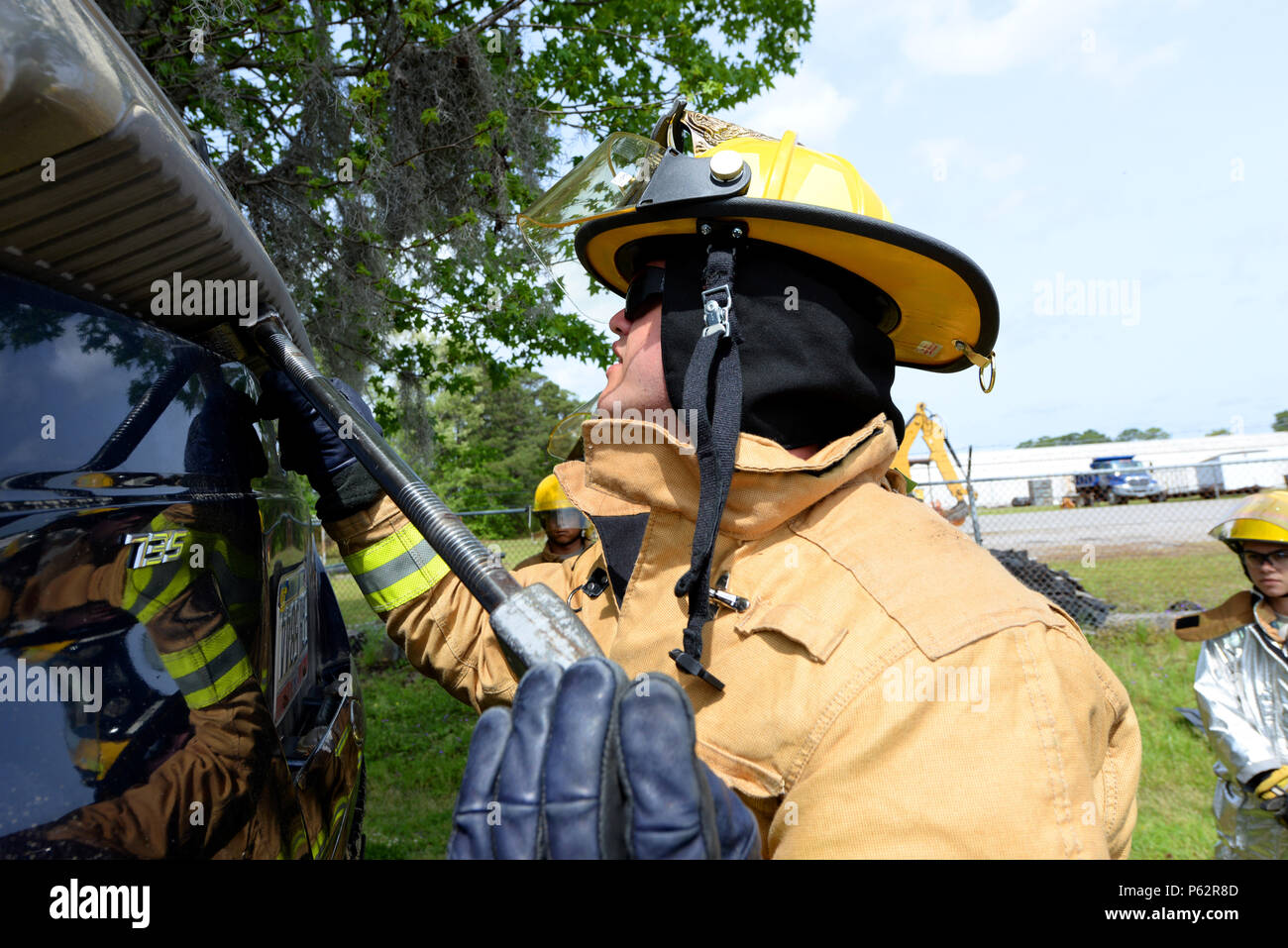 Halligan tool hi-res stock photography and images - Alamy