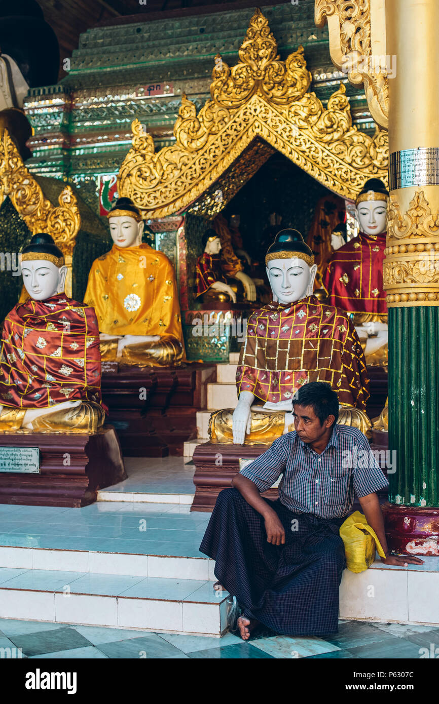 Burmese temple architecture hi-res stock photography and images - Alamy