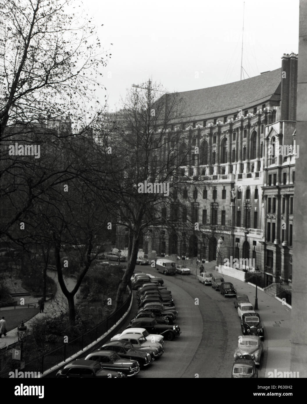 Various buildings in Finsbury Circus, London, England, 1959 Stock Photo ...