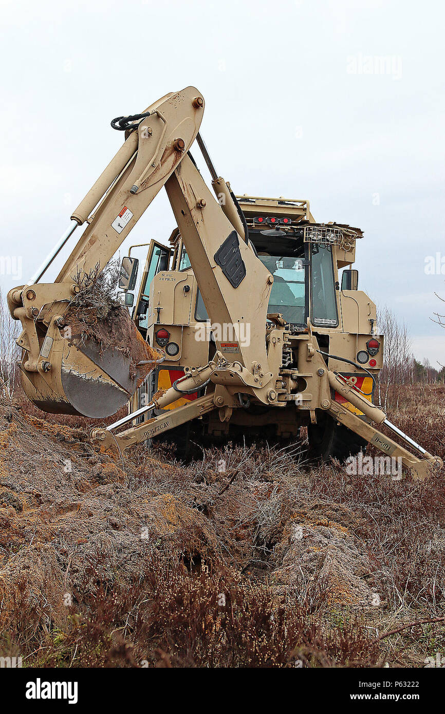 Soldiers assigned to Headquarters and Headquarters Troop, 3rd Squadron ...