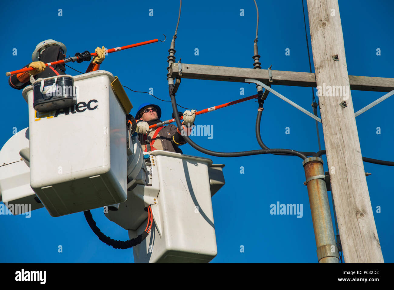 Electrical jumpers hi-res stock photography and images - Alamy