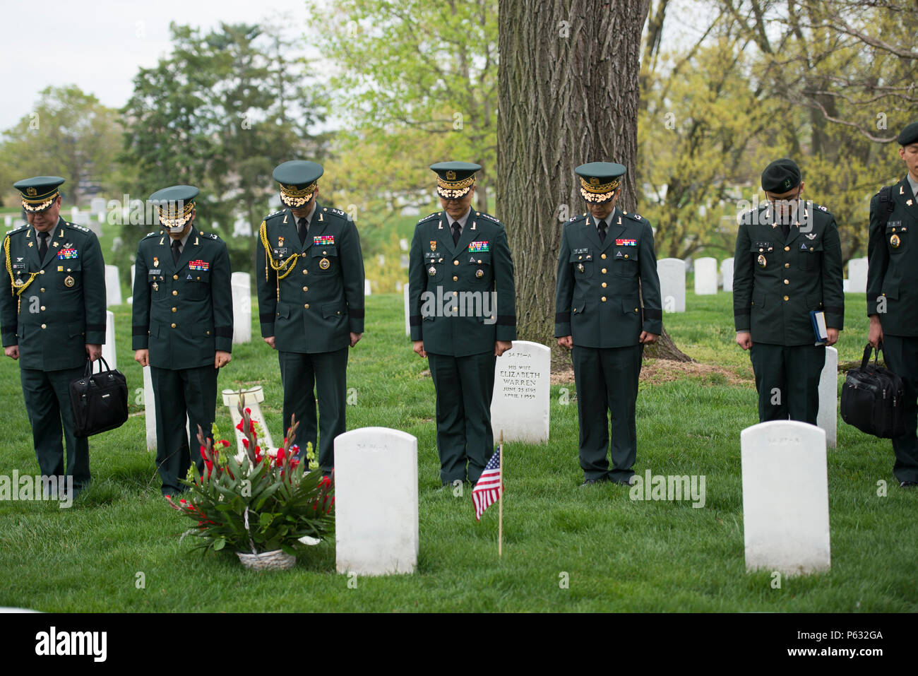 Gen. Jang Jun Gyu, center, Chief of Staff Republic of Korea Army ...