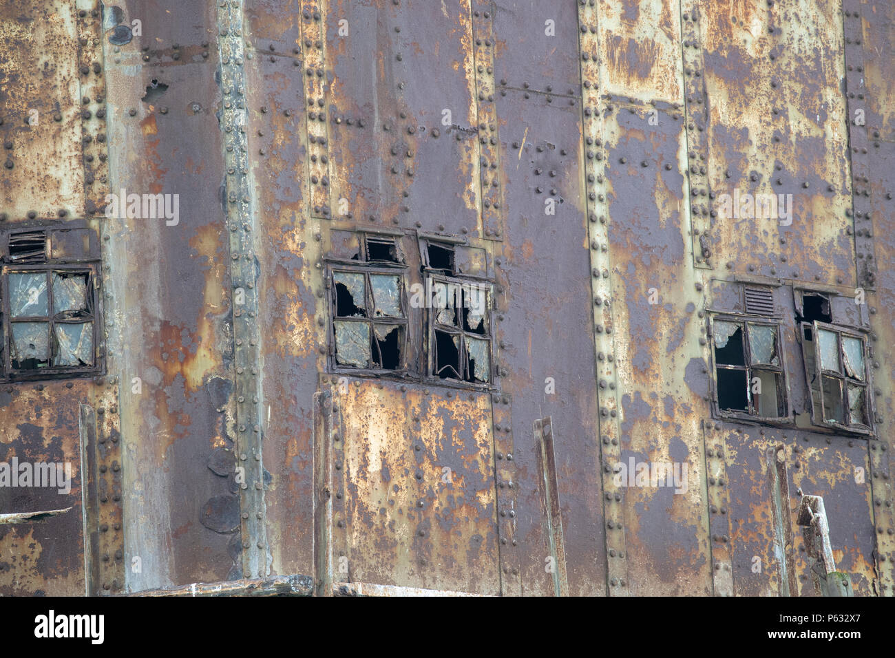 Maunsell Forts - Red Sands sea forts now abandoned, Close up of the ...