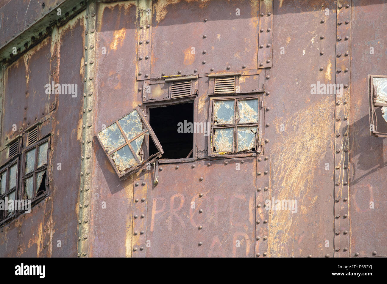 Maunsell Forts - Red Sands sea forts now abandoned, Close up of the ...