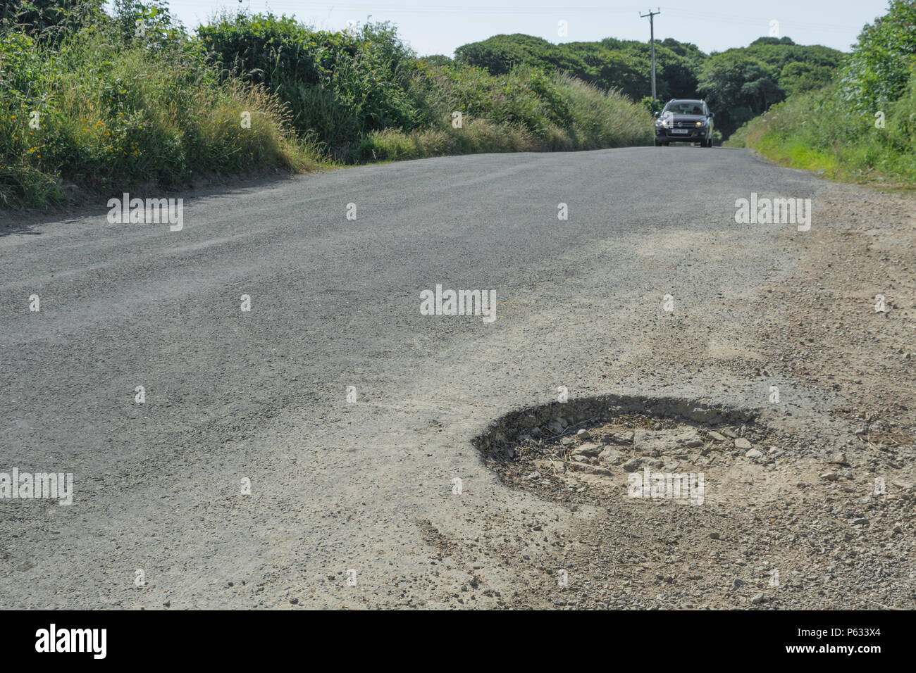 Car pothole breakdown hi-res stock photography and images - Alamy