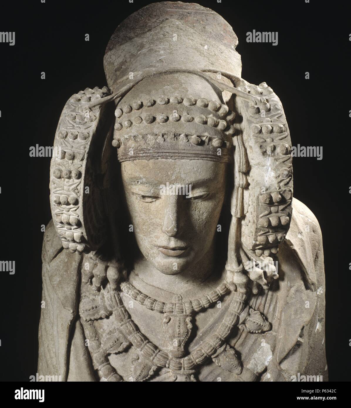DAMA DE ELCHE. IBERICO ESCULTURA. (DEPOSITO: MUSEO ARQUEOLOGICO ...