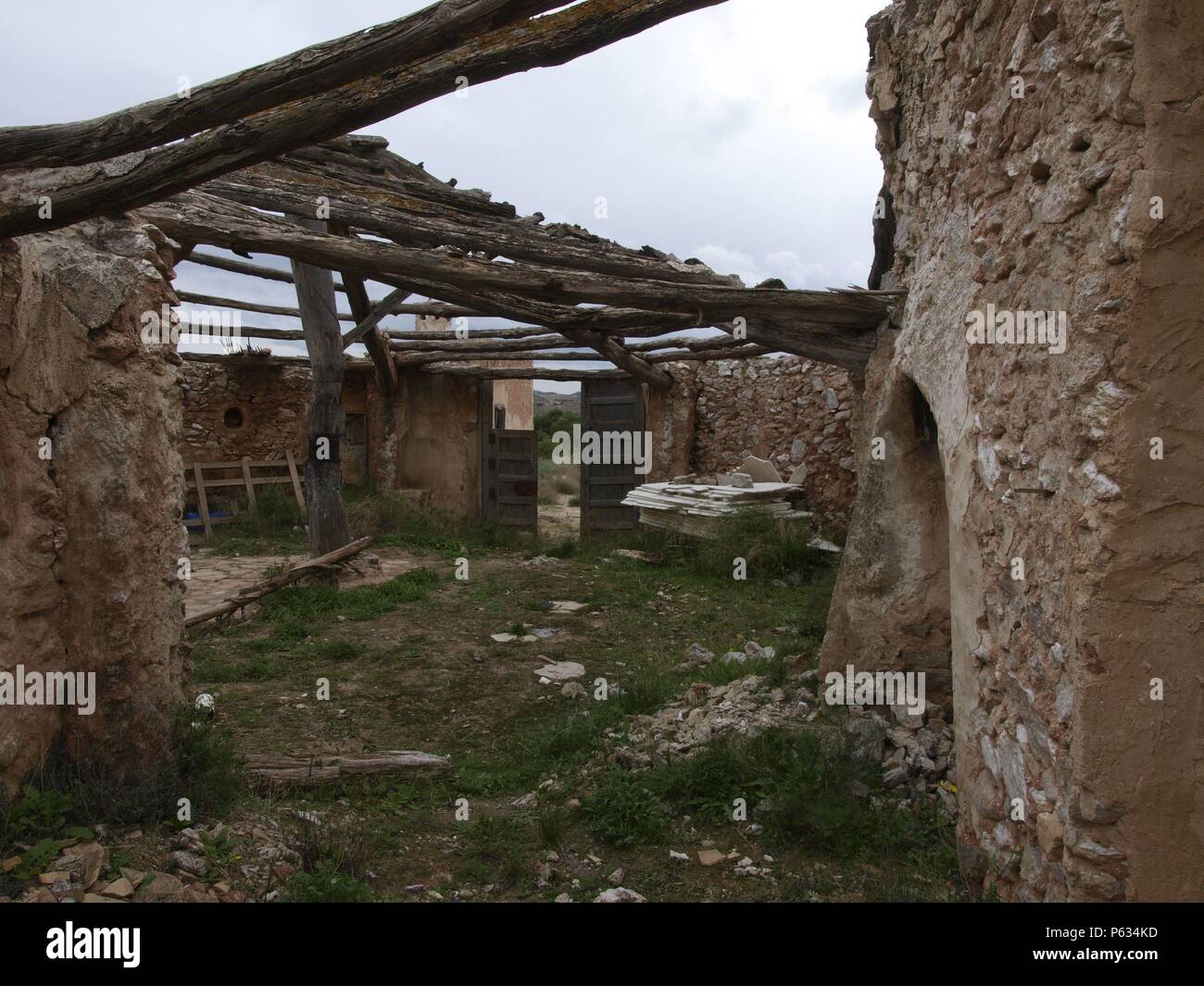 EL YESAR DEL POLOVAR. YESERA DEL POLOVAR EN RUINAS Stock Photo - Alamy